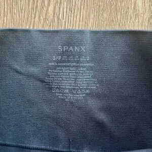 SPANX | Pants & Jumpsuits | Spanx Look At Me Now Camo Seamless Leggings ...